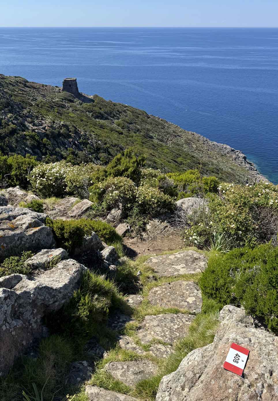 Trekking nella selvaggia Isola di Capraia · Walden Viaggi
